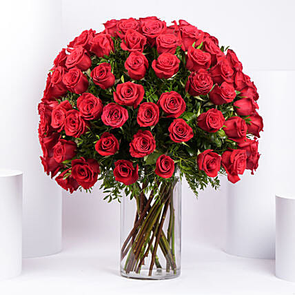 Ravishing 100 Red Roses In Glass Vase in uae | Gift Ravishing 100 Red ...